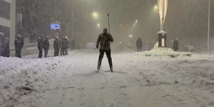 Snowfall forces school closures across Turkiye as children enjoy winter ...