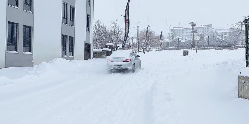 Snowfall forces school closures across Turkiye as children enjoy winter ...
