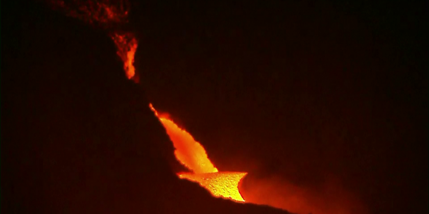 La Palma volcano spews lava into night sky | Myanmar International TV