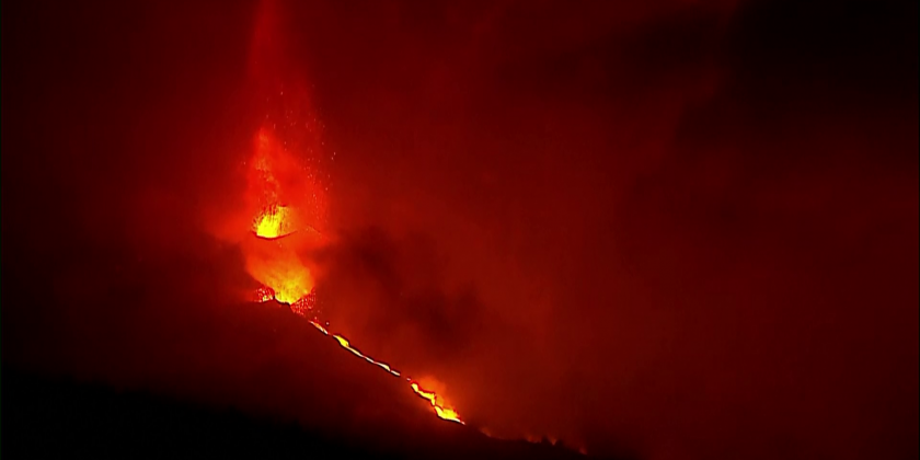 La Palma volcano spews lava into night sky | Myanmar International TV