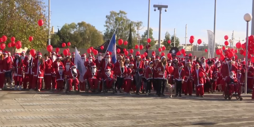 Hundreds dressed as Santa run down Athens streets | Myanmar ...