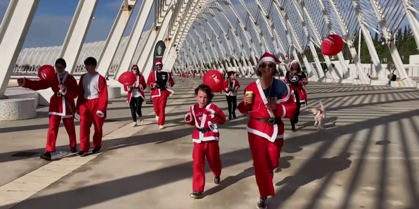 Hundreds dressed as Santa run down Athens streets | Myanmar ...
