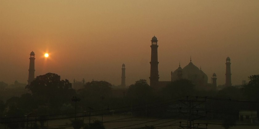 Heavy polluted haze covers urban areas in Pakistan | Myanmar ...