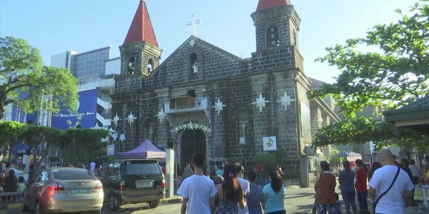 Filipino Catholics return to churches for Christmas | Myanmar ...