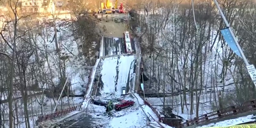 Bus removed from Pittsburgh bridge rubble | Myanmar International TV