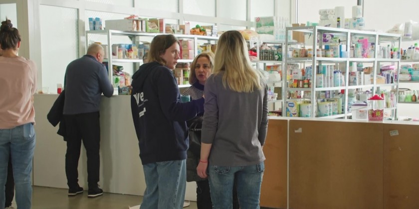 Volunteers look after Ukraine refugees in Romania | Myanmar ...