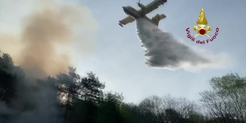 Crews, volunteers battle wildfires in northern Italy | Myanmar ...