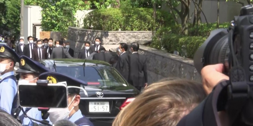 Hearse carrying Abe's body arrives at Tokyo home | Myanmar International TV