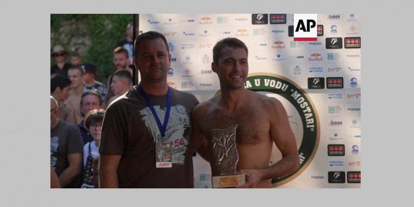 Daredevils take annual jump from Mostar Old Bridge | Myanmar ...