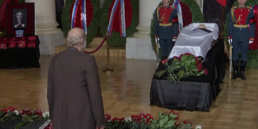 Mourners pay respects as Gorbachev lies in state | Myanmar International TV