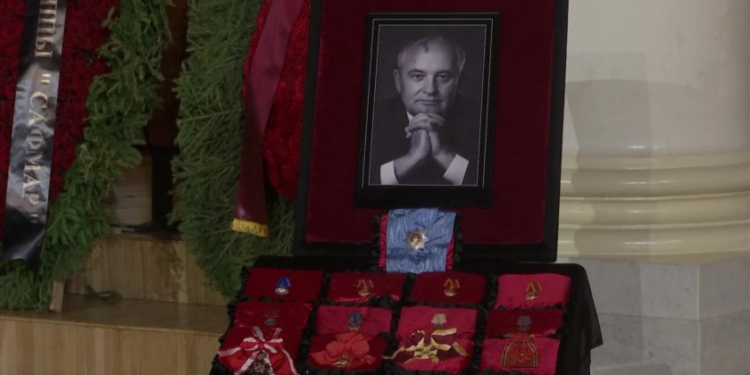 Mourners pay respects as Gorbachev lies in state | Myanmar International TV