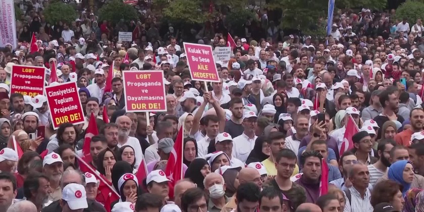Thousands demand ban on LGBTQ groups in Turkey | Myanmar International TV