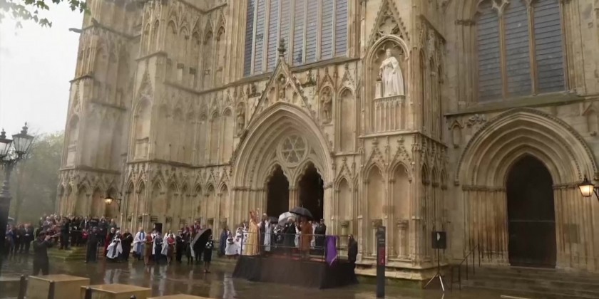 King Charles III unveils a new statue of the late Queen Elizabeth II at ...