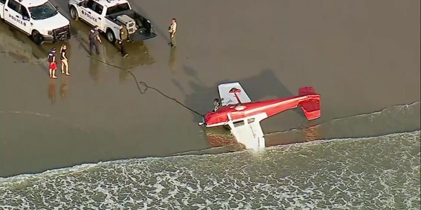 Small plane plane crash-lands on beach | Myanmar International TV