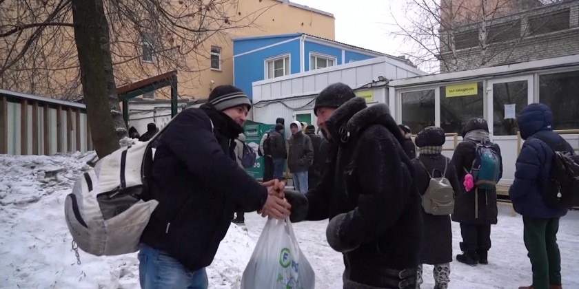 Volunteers hand New Year gifts to Russian homeless | Myanmar ...