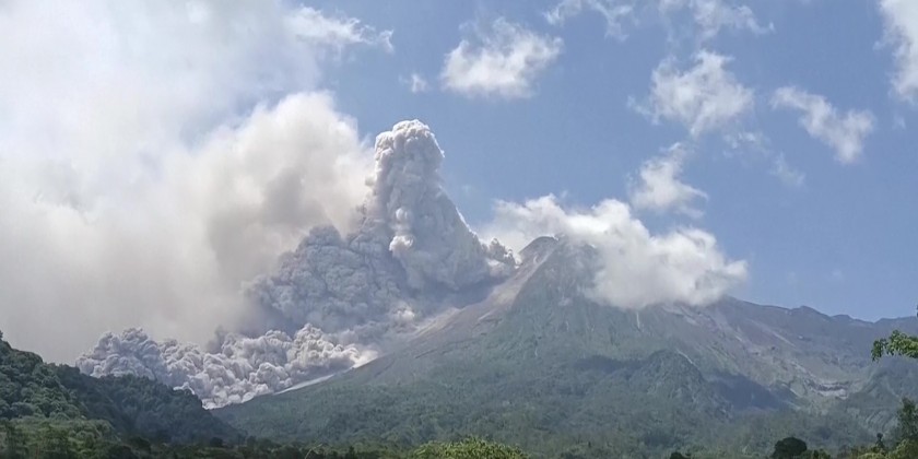 Indonesia’s Merapi volcano in new eruption | Myanmar International TV