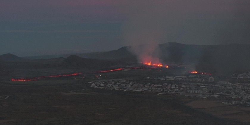 Volcano lava flows into Icelandic village, engulfing homes | Myanmar ...